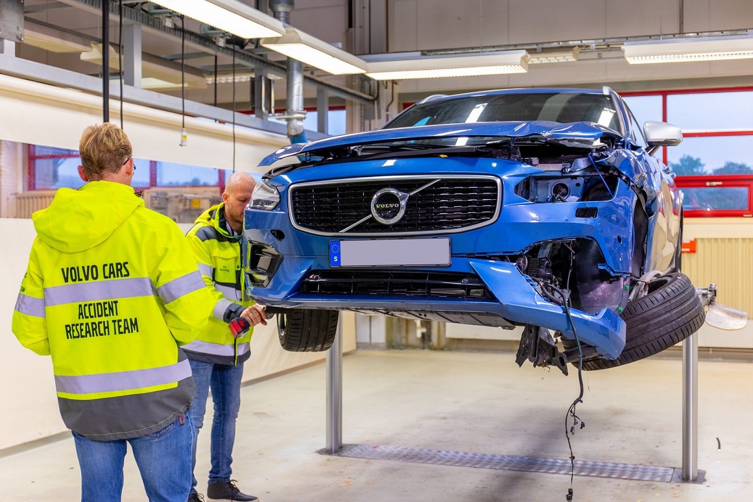 Volvo celebrates 50 years of Volvo Cars’ Accident Research Team - Tires ...